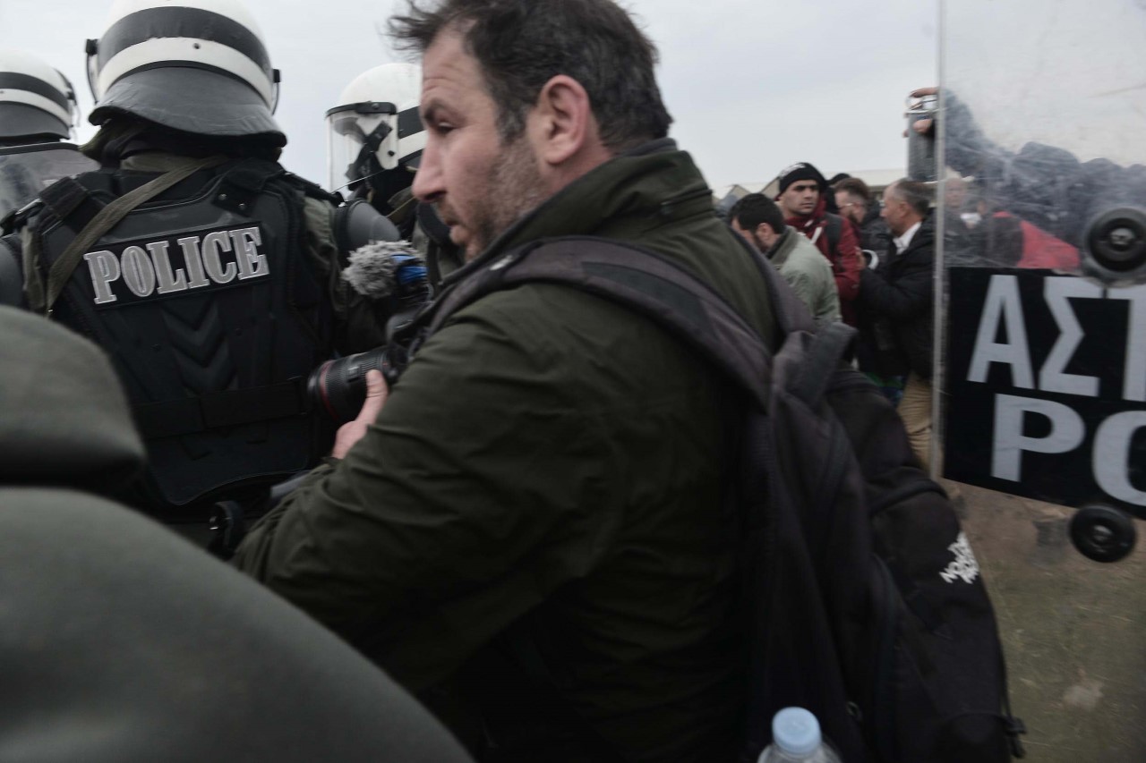 Η ΕΦΕ ΚΑΤΑΓΓΕΛΕΙ ΑΣΤΥΝΟΜΙΚΗ ΒΙΑ ΕΝΑΝΤΙΟΝ ΦΩΤΟΡΕΠΟΡΤΕΡ! – Photonet: για ...